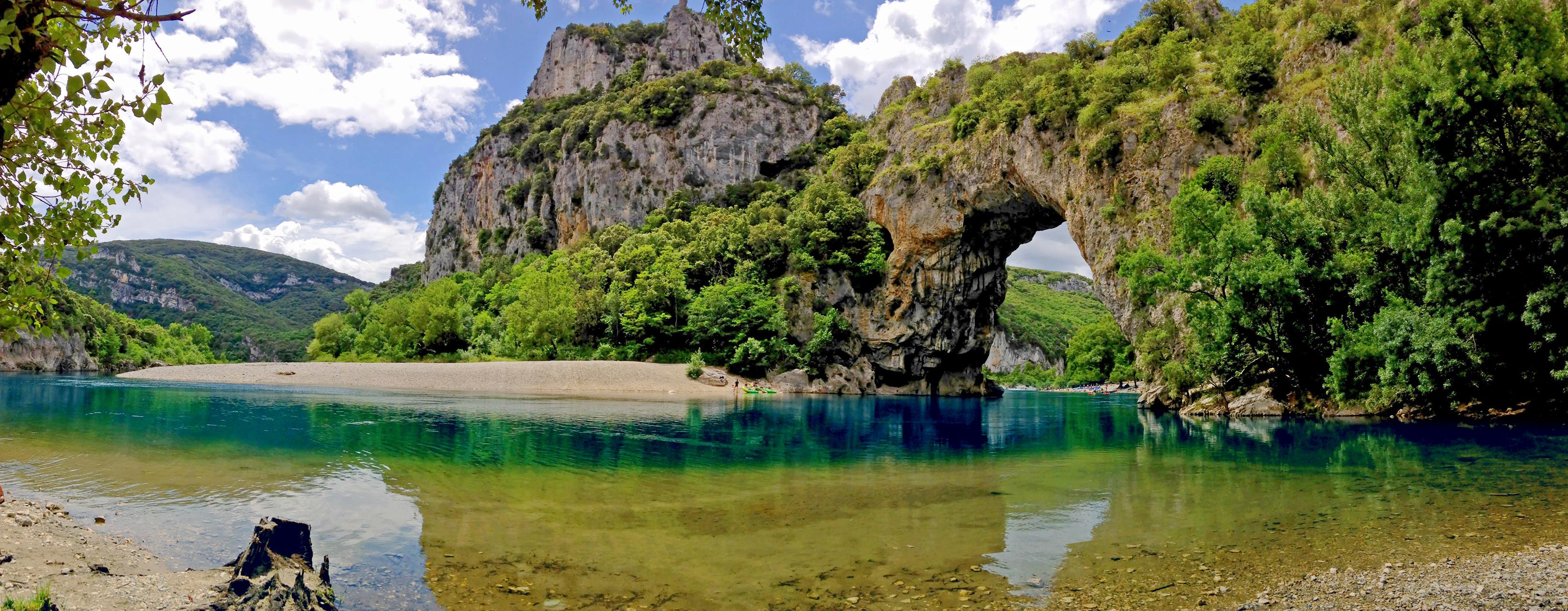 Die Ardèche-Schlucht (Gorges de l'Ardèche) in Südfrankreich ...
